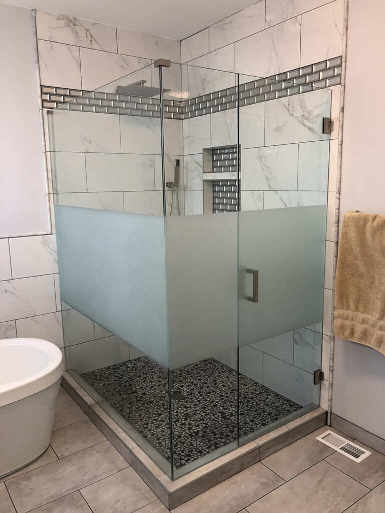 Get the Best Frosted Glass Shower Doors Arizona | AQ Glass